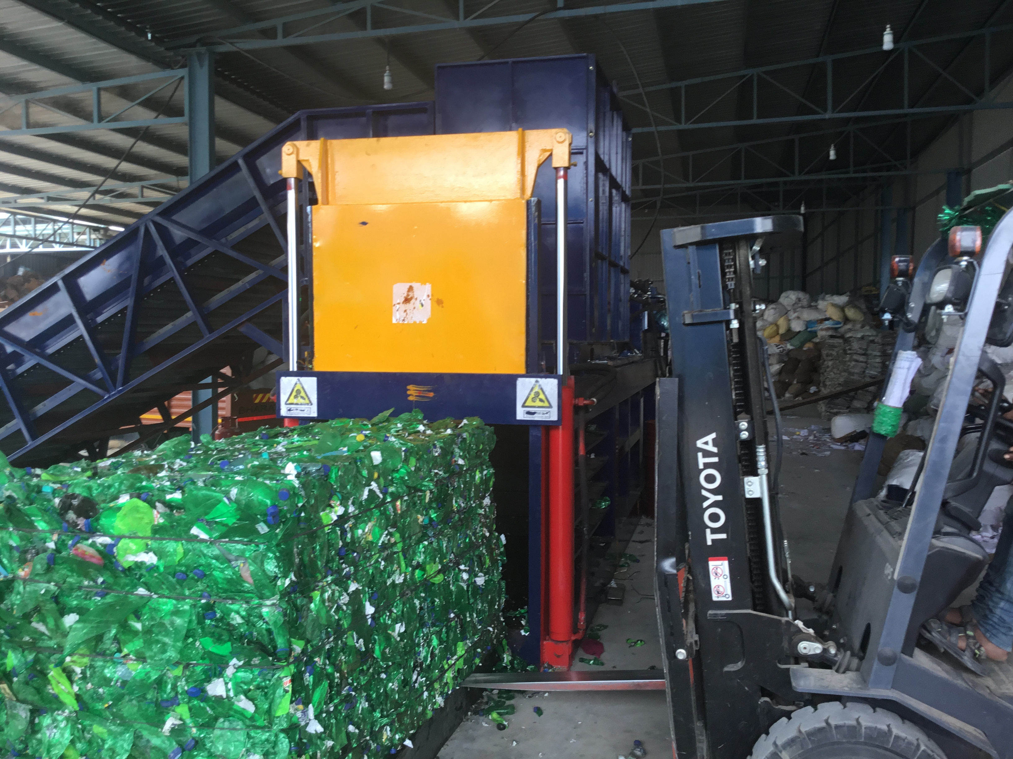 Hydraulic Plastic Bottle Baler | Nick Baler Machinery